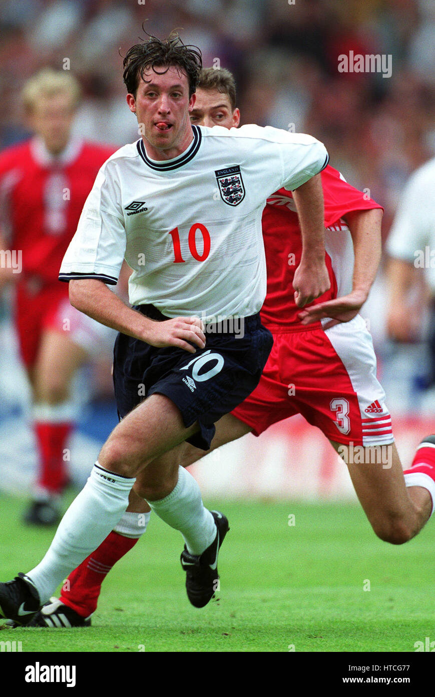 ROBBIE FOWLER ENGLAND & LIVERPOOL FC 04 September 1999 Stock Photo - Alamy