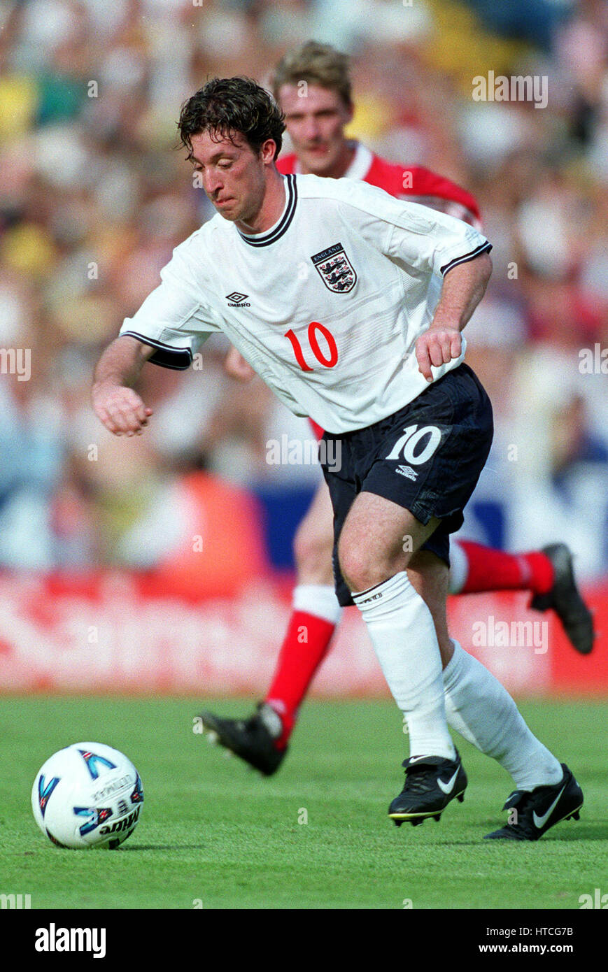 ROBBIE FOWLER ENGLAND & LIVERPOOL FC 04 September 1999 Stock Photo - Alamy