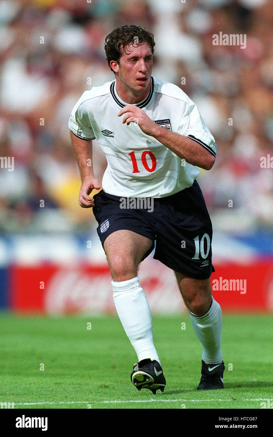 ROBBIE FOWLER ENGLAND & LIVERPOOL FC 04 September 1999 Stock Photo - Alamy