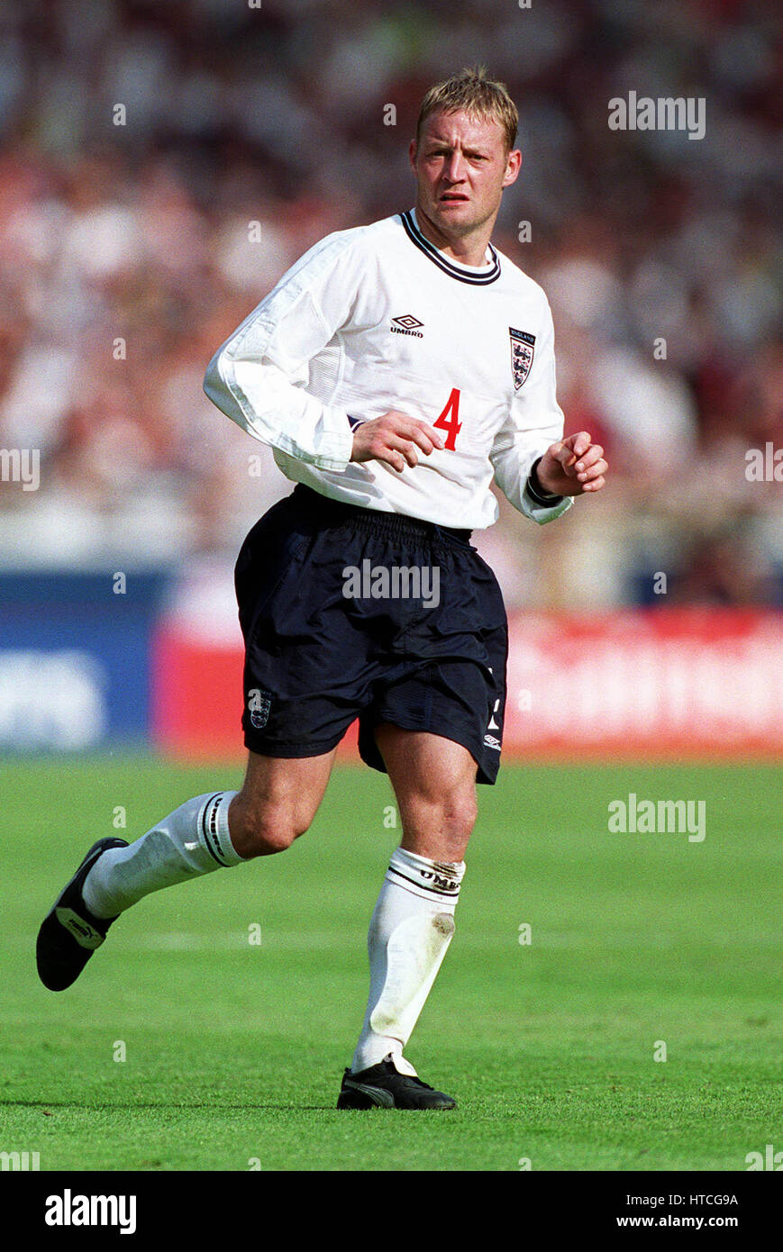 DAVID BATTY ENGLAND & LEEDS UNITED FC 04 September 1999 Stock Photo - Alamy