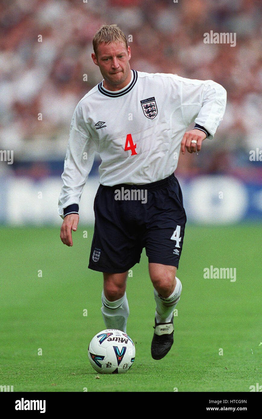 DAVID BATTY ENGLAND & LEEDS UNITED FC 04 September 1999 Stock Photo - Alamy