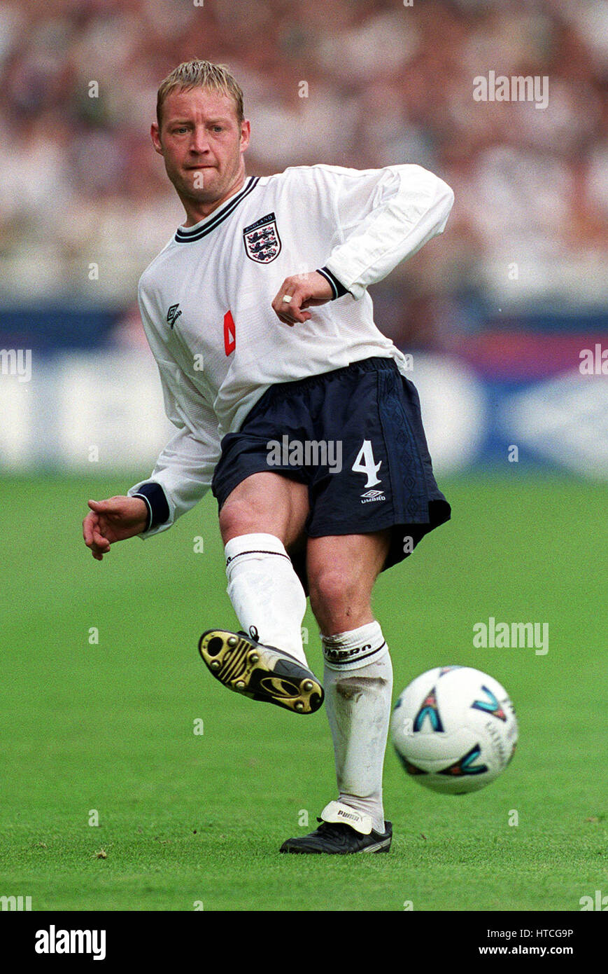 DAVID BATTY ENGLAND & LEEDS UNITED FC 04 September 1999 Stock Photo - Alamy