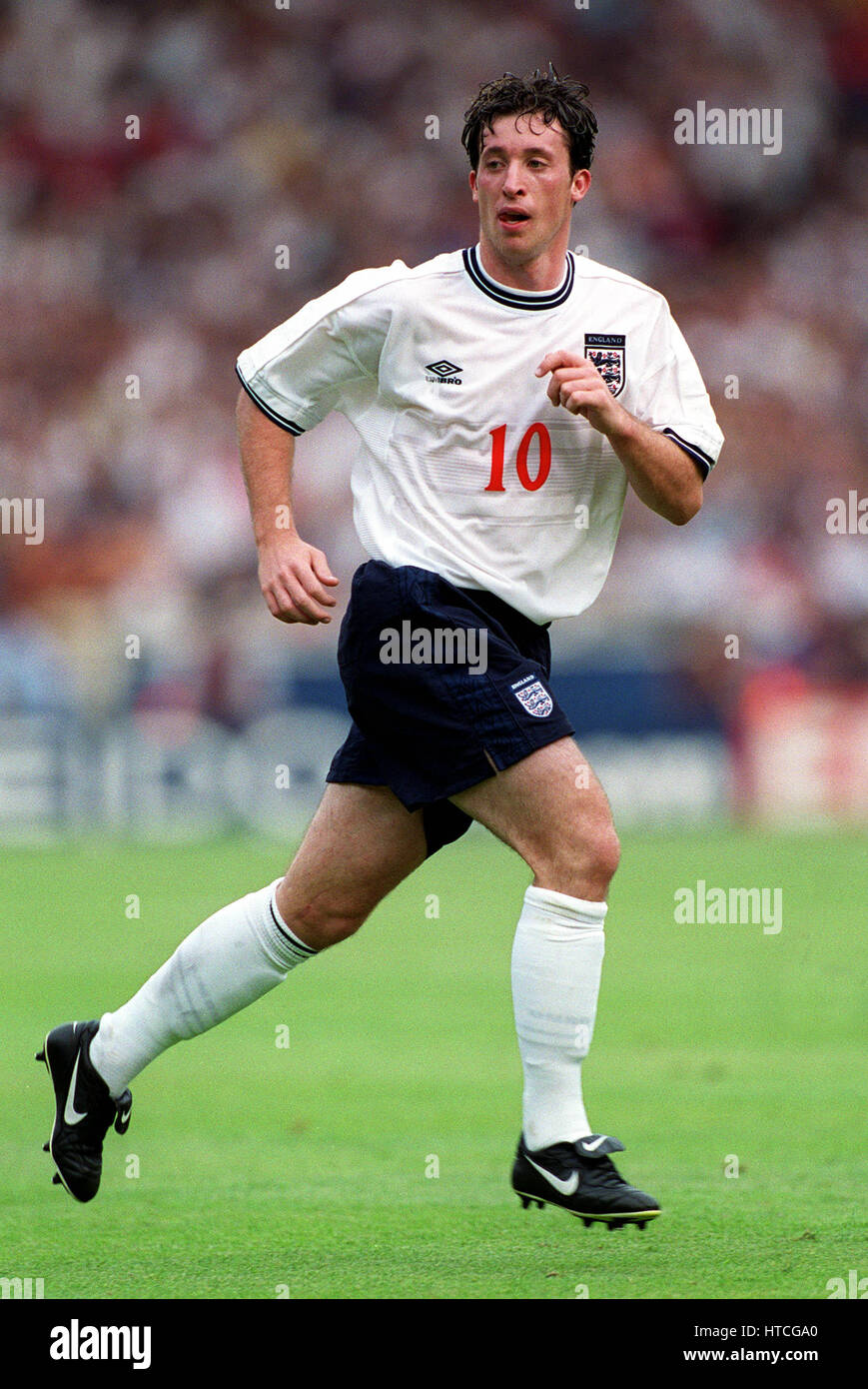 ROBBIE FOWLER ENGLAND & LIVERPOOL FC 04 September 1999 Stock Photo - Alamy