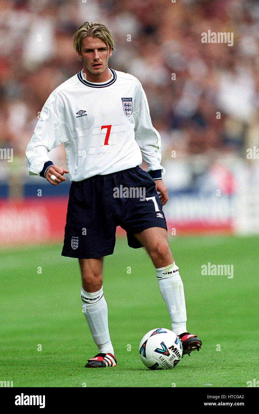 DAVID BECKHAM ENGLAND & MANCHESTER UNITED FC 04 September 1999 Stock ...