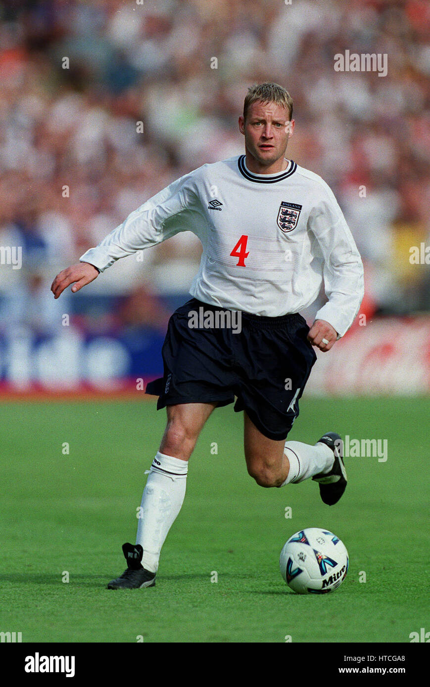 DAVID BATTY ENGLAND & LEEDS UNITED FC 04 September 1999 Stock Photo - Alamy