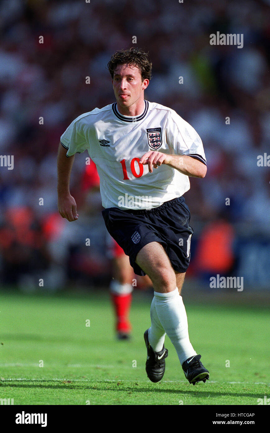 ROBBIE FOWLER ENGLAND & LIVERPOOL FC 04 September 1999 Stock Photo - Alamy