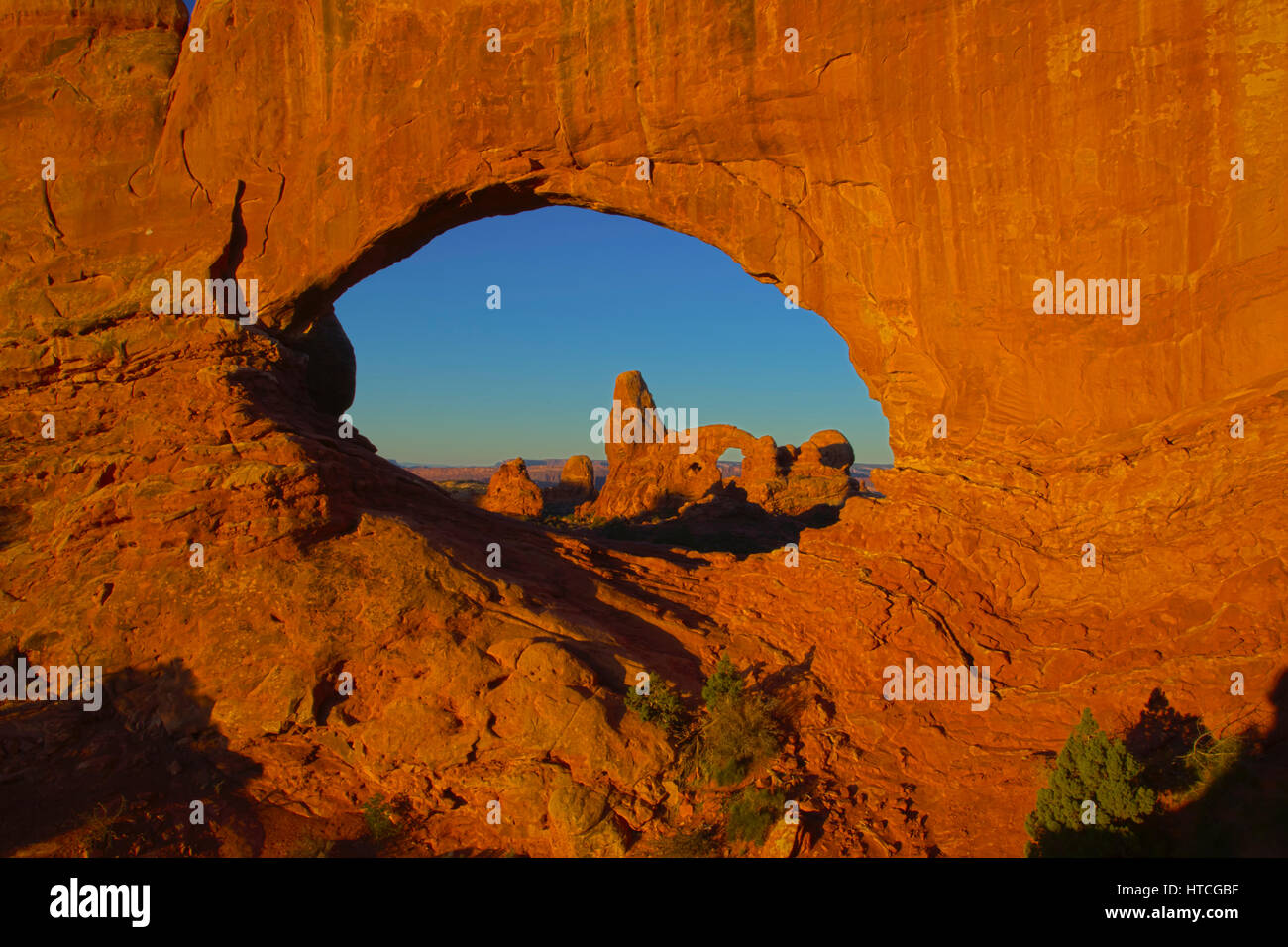 Large window arch hi-res stock photography and images - Alamy