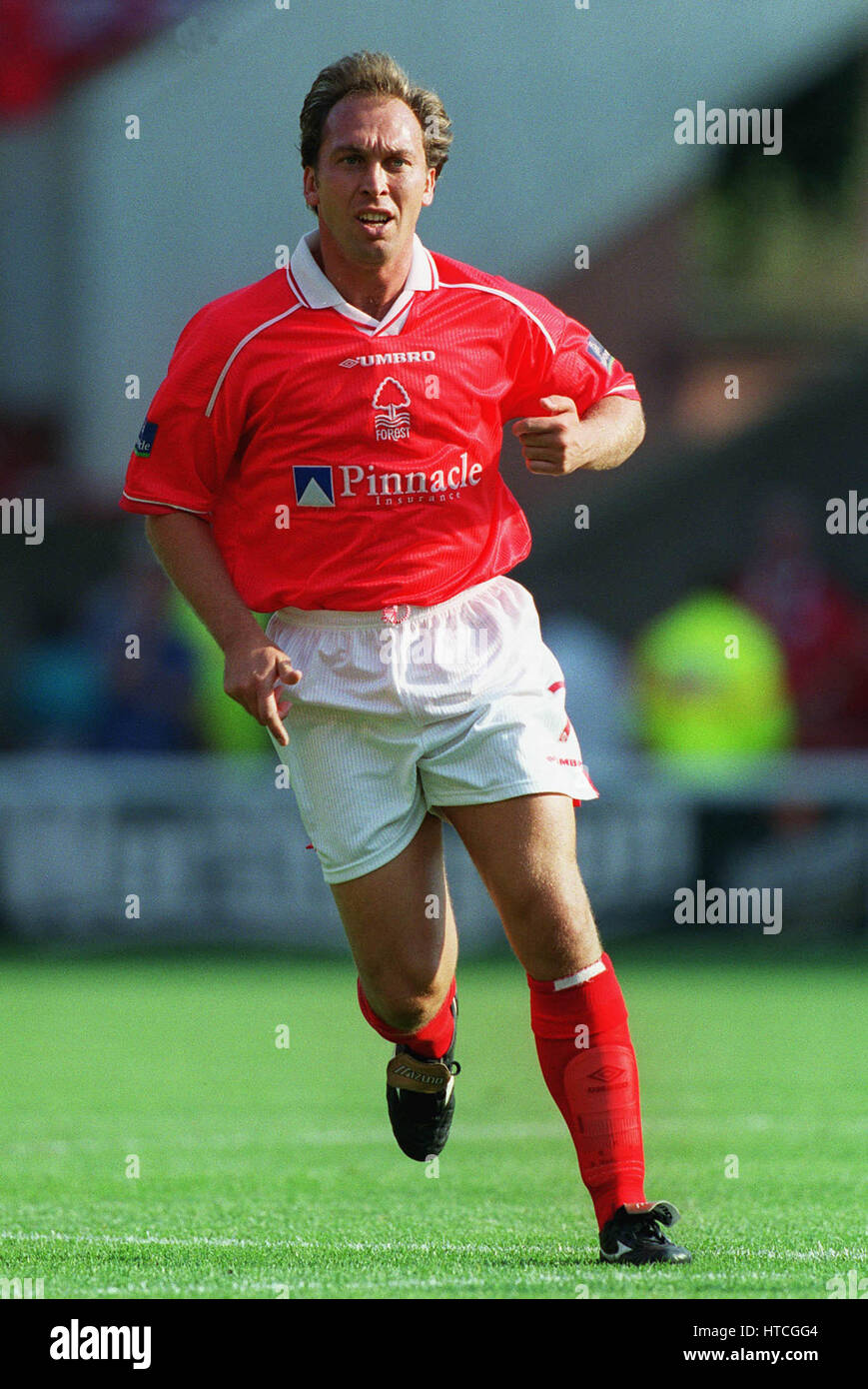 David platt nottingham forest player hi-res stock photography and ...
