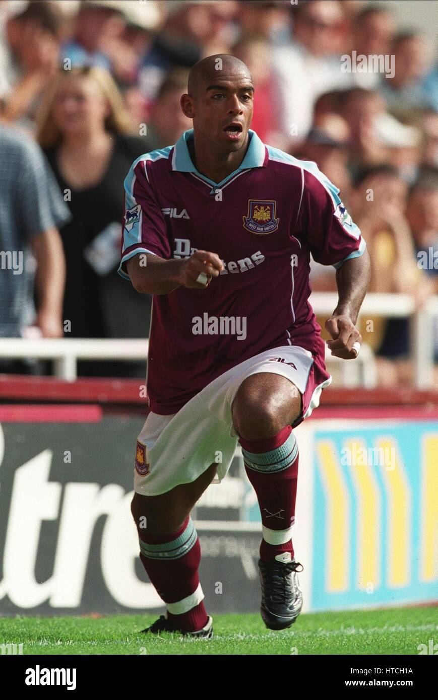 TREVOR SINCLAIR WEST HAM UNITED FC 11 September 1999 Stock Photo - Alamy
