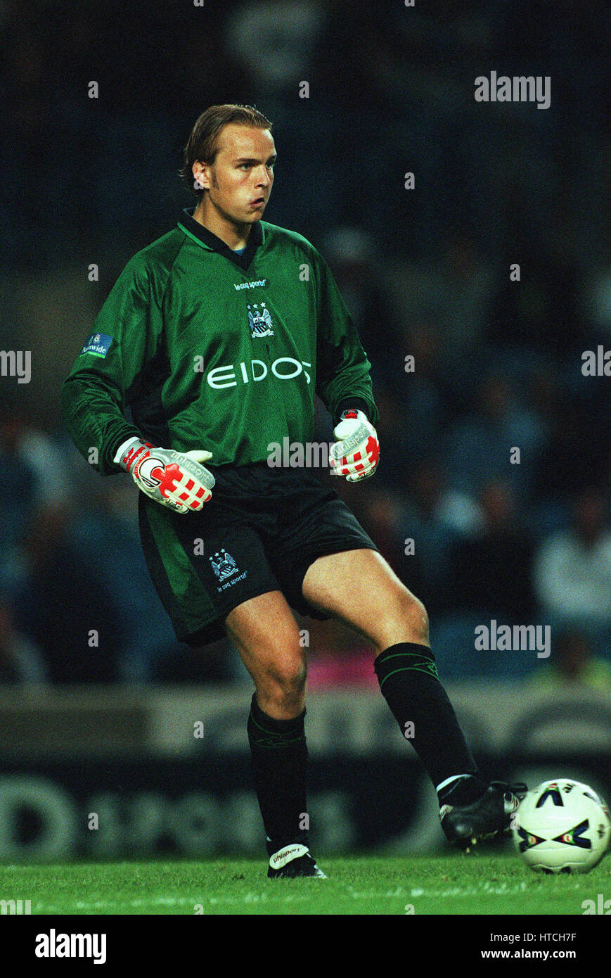 NICKY WEAVER MANCHESTER CITY FC 15 September 1999 Stock Photo - Alamy