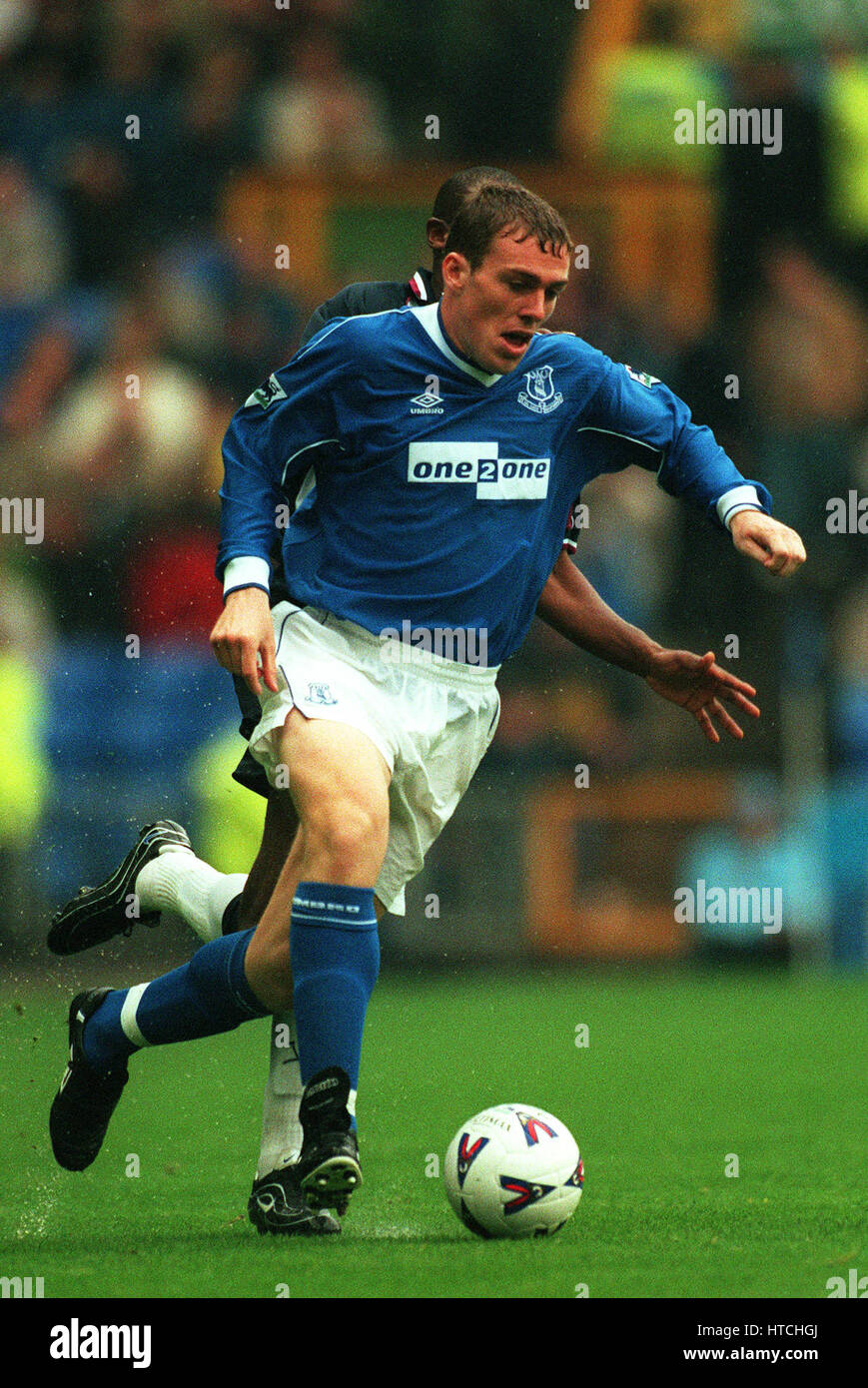 RICHARD DUNNE EVERTON FC 19 September 1999 Stock Photo - Alamy