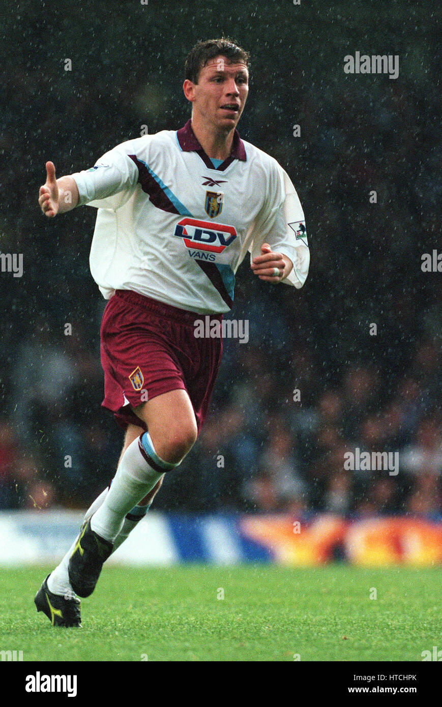 ALAN THOMPSON ASTON VILLA FC 23 September 1999 Stock Photo - Alamy