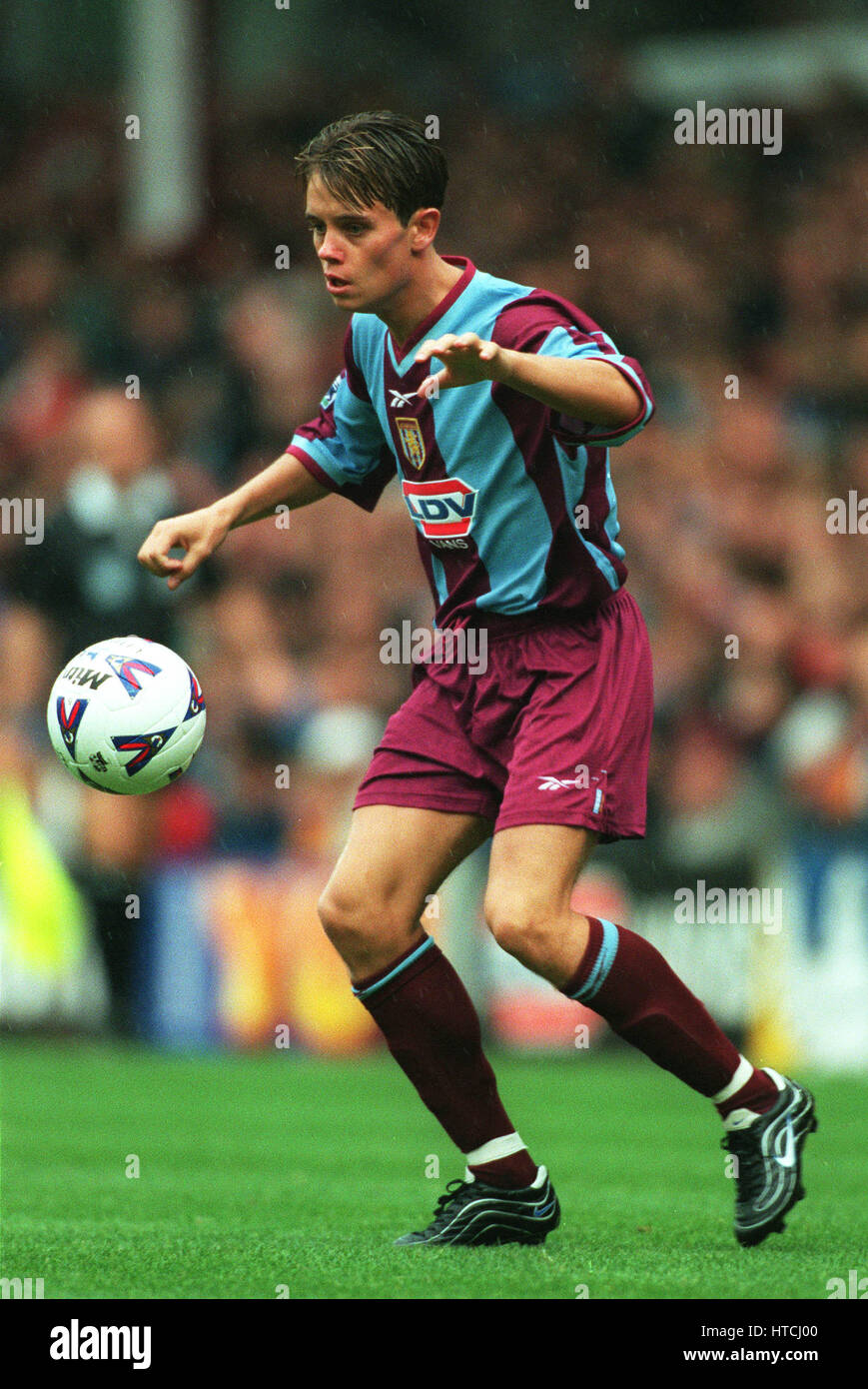 LEE HENDRIE ASTON VILLA FC 01 October 1999 Stock Photo - Alamy