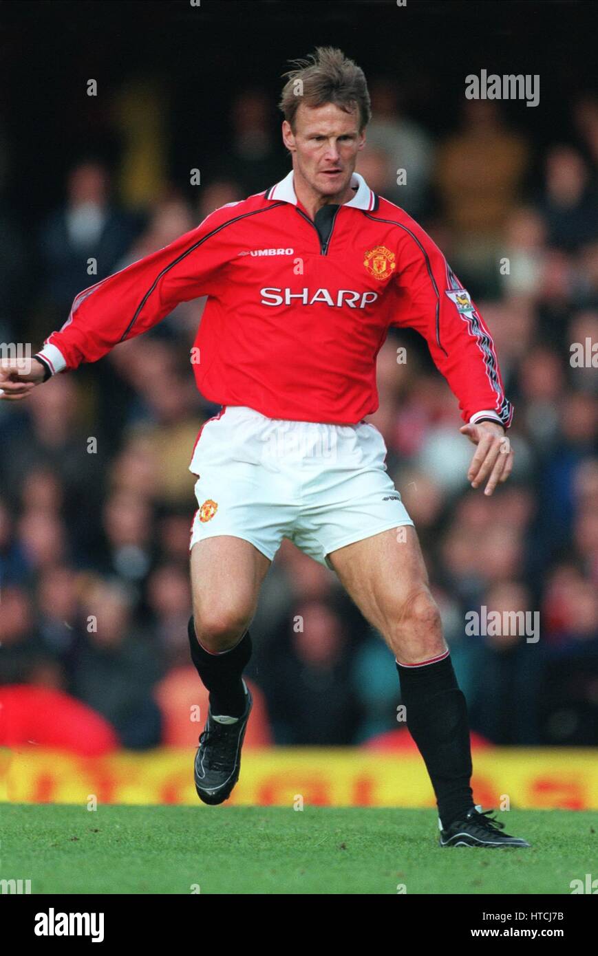 Teddy sheringham manchester united 1999 hi-res stock photography and ...
