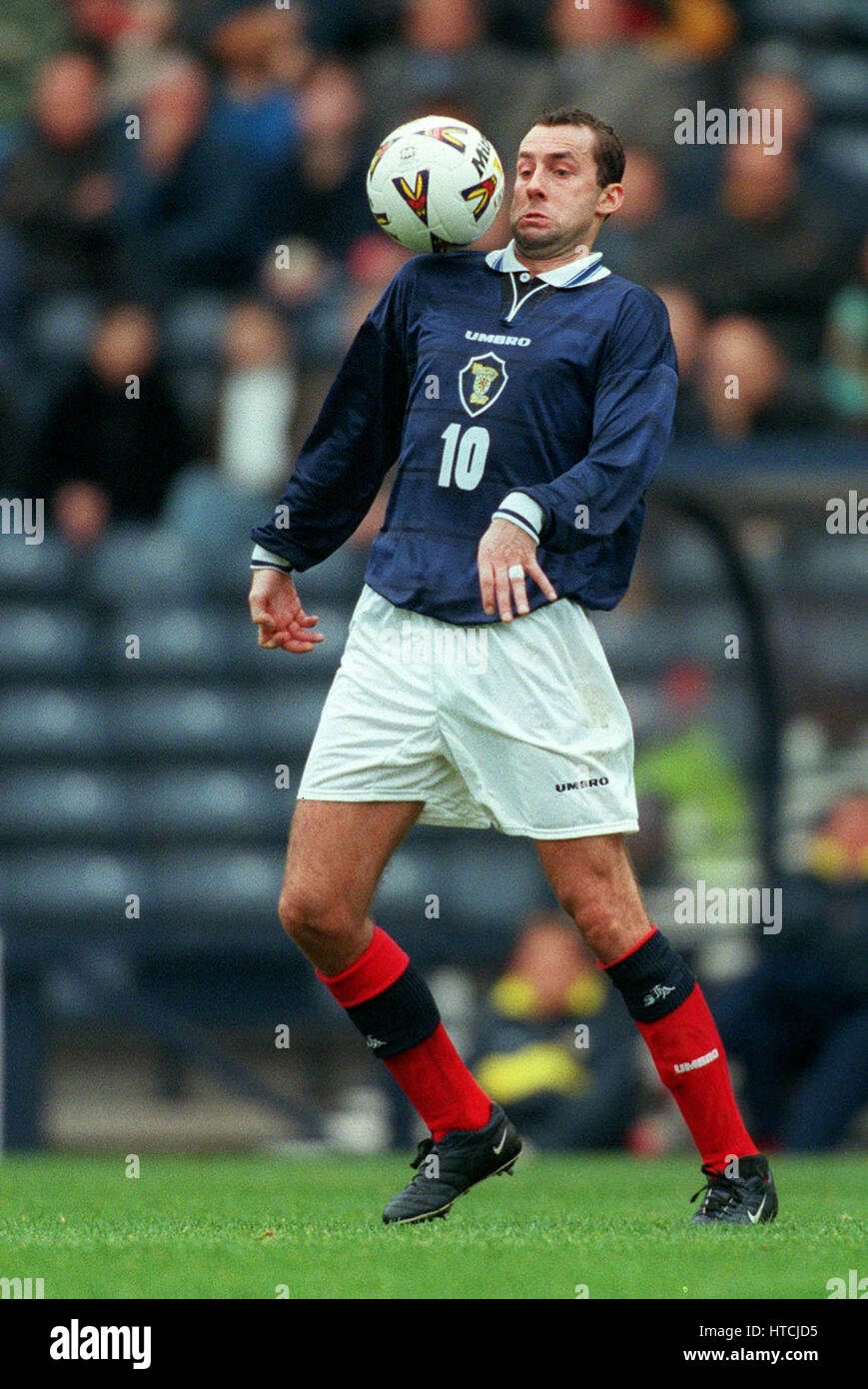 DON HUTCHISON SCOTLAND & EVERTON FC 09 October 1999 Stock Photo - Alamy