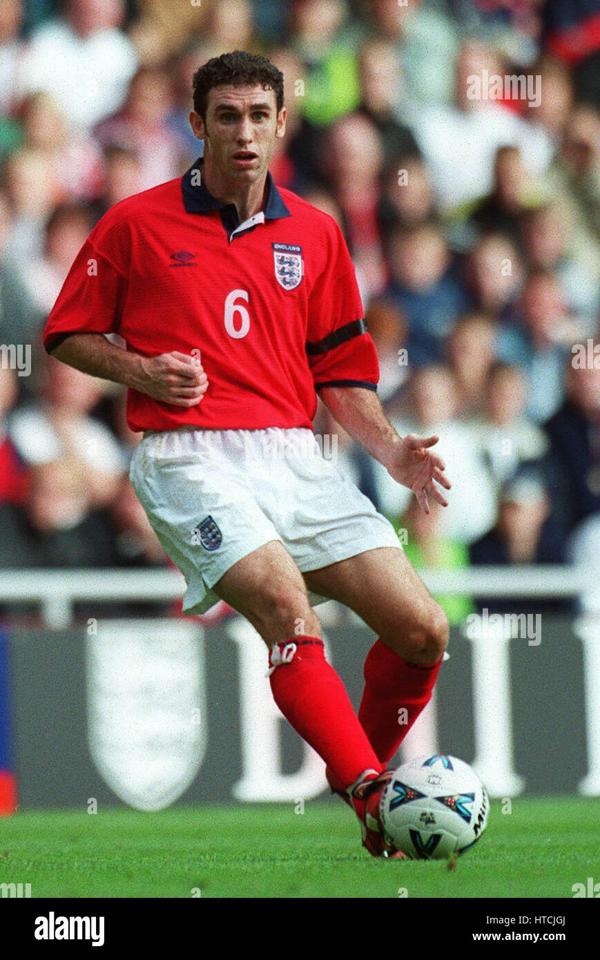 MARTIN KEOWN ENGLAND & ARSENAL FC 11 October 1999 Stock Photo - Alamy