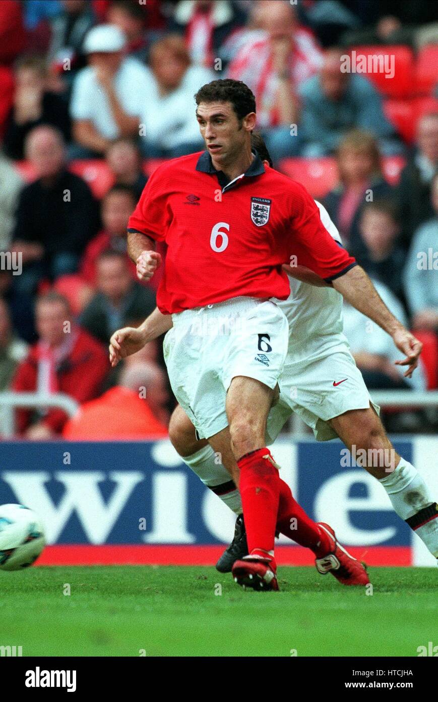 MARTIN KEOWN ENGLAND & ARSENAL FC 11 October 1999 Stock Photo - Alamy