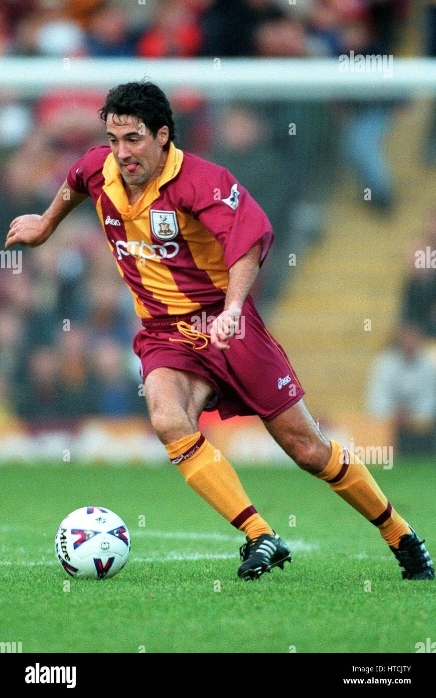 DEAN SAUNDERS BRADFORD CITY FC 23 October 1999 Stock Photo - Alamy