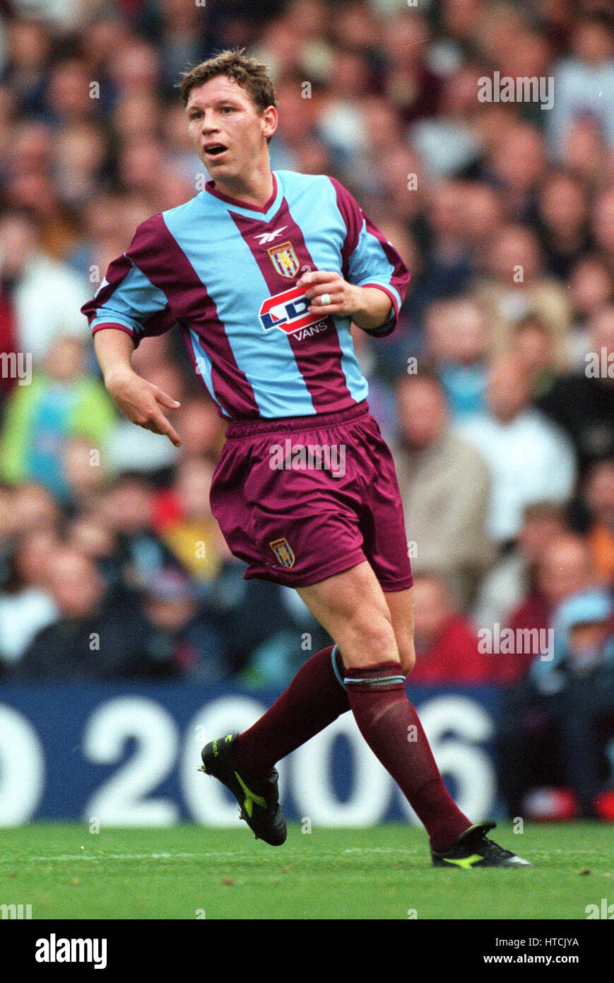 ALAN THOMPSON ASTON VILLA FC 23 October 1999 Stock Photo - Alamy