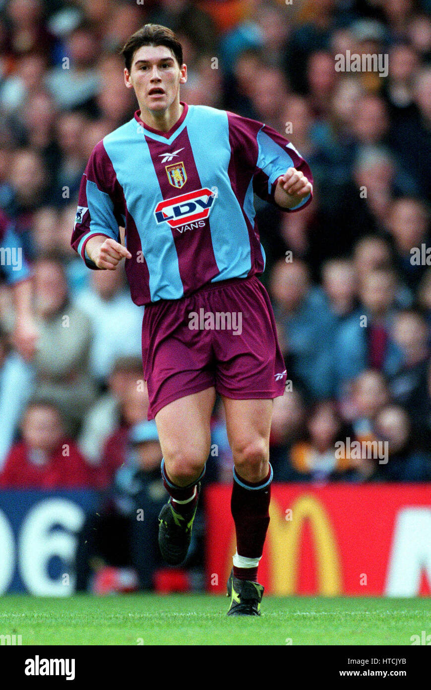 GARETH BARRY ASTON VILLA FC 23 October 1999 Stock Photo - Alamy