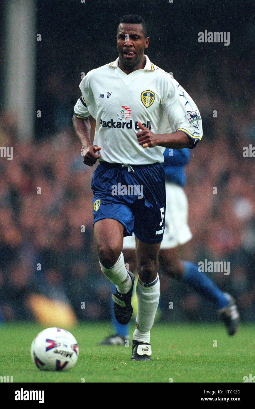 LUCAS RADEBE LEEDS UNITED FC 24 October 1999 Stock Photo - Alamy