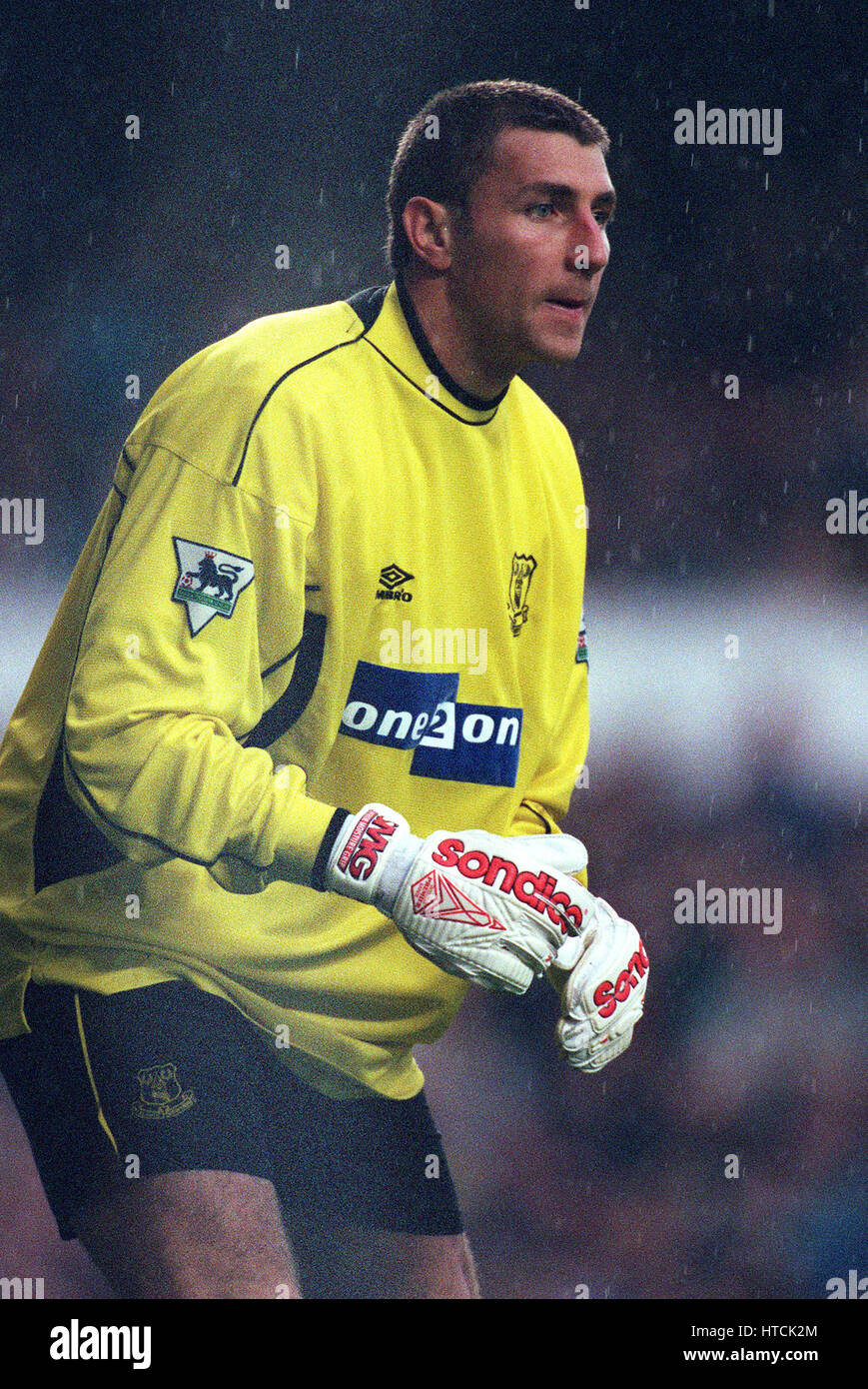 PAUL GERRARD EVERTON FC 24 October 1999 Stock Photo - Alamy