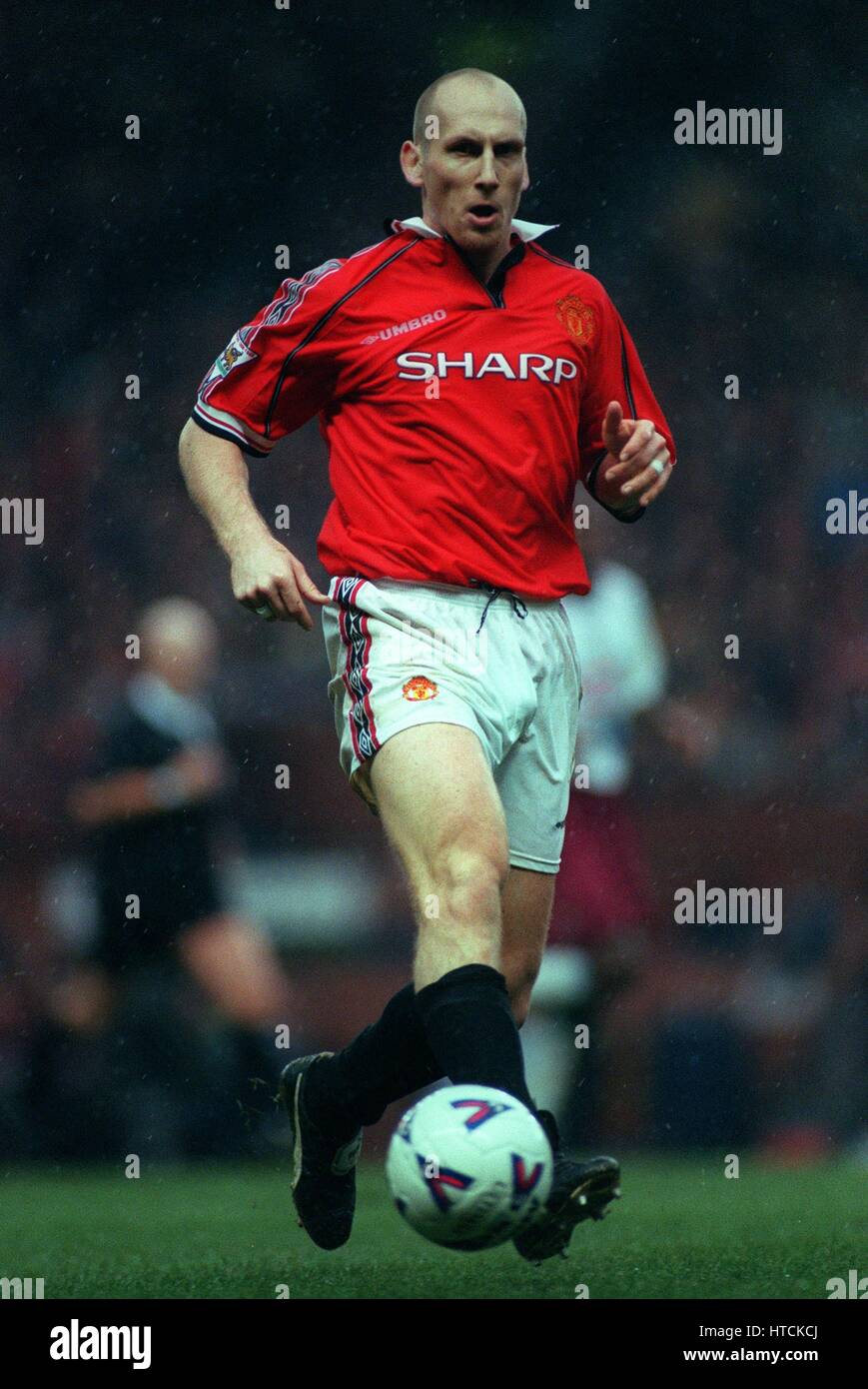 JAAP STAM MANCHESTER UNITED FC 30 October 1999 Stock Photo - Alamy