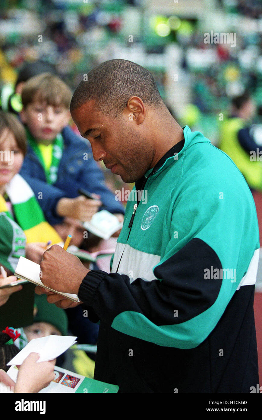 JOHN BARNES GLASGOW CELTIC FC HEAD COACH 30 October 1999 Stock Photo ...
