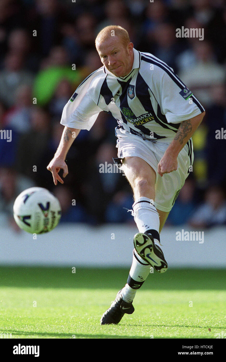 LEE HUGHES WEST BROMWICH ALBION FC 31 October 1999 Stock Photo - Alamy