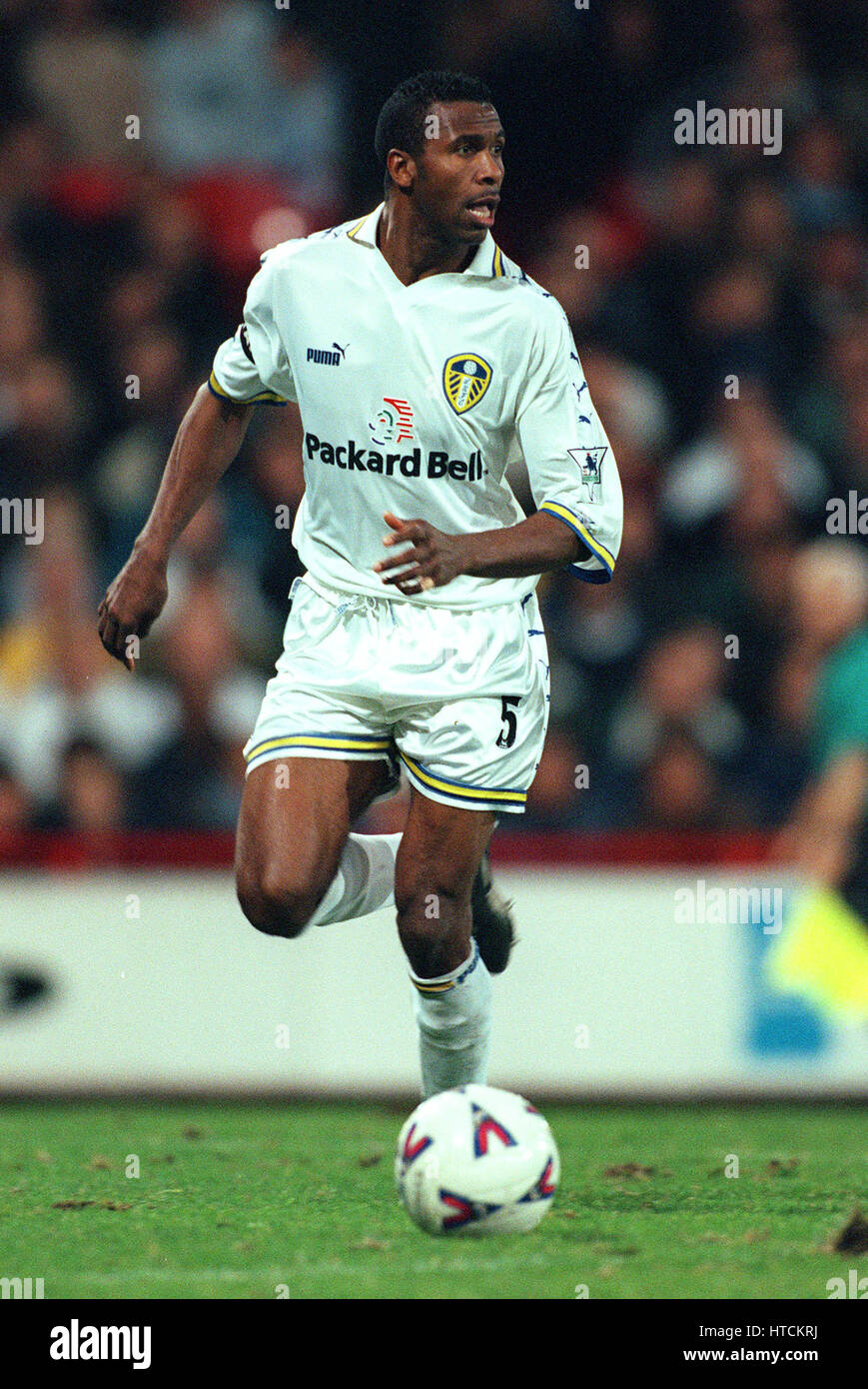 LUCAS RADEBE LEEDS UNITED FC 09 November 1999 Stock Photo: 135503302 ...