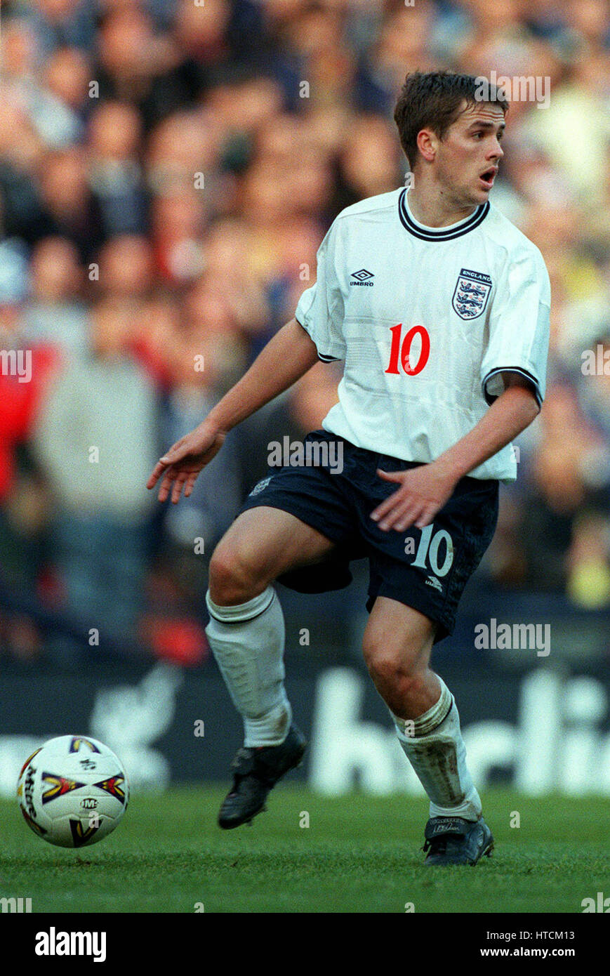 MICHAEL OWEN ENGLAND & LIVERPOOL FC 13 November 1999 Stock Photo - Alamy