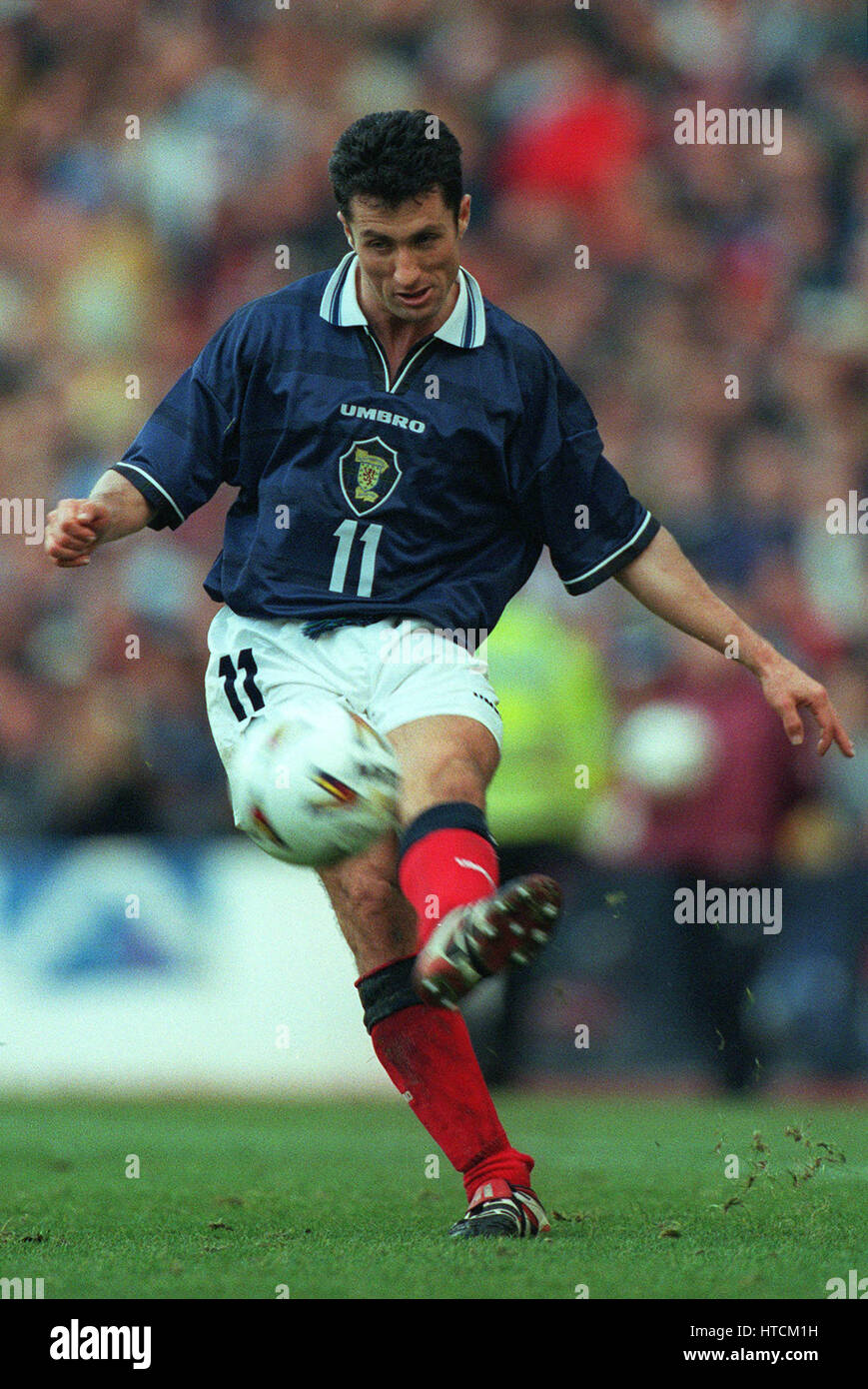 JOHN COLLINS SCOTLAND & EVERTON FC 13 November 1999 Stock Photo - Alamy