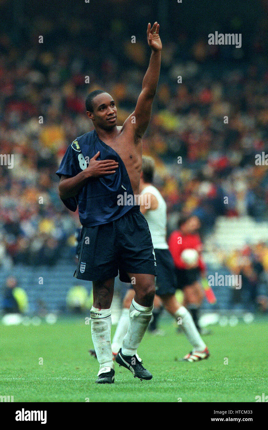 PAUL INCE SALUTES FANS SCOTLAND V ENGLAND 13 November 1999 Stock Photo ...