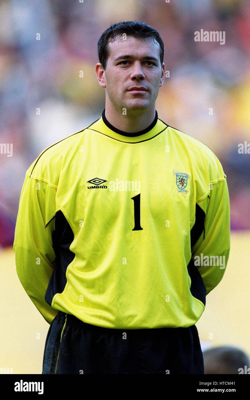 NEIL SULLIVAN SCOTLAND & WIMBLEDON FC 13 November 1999 Stock Photo - Alamy