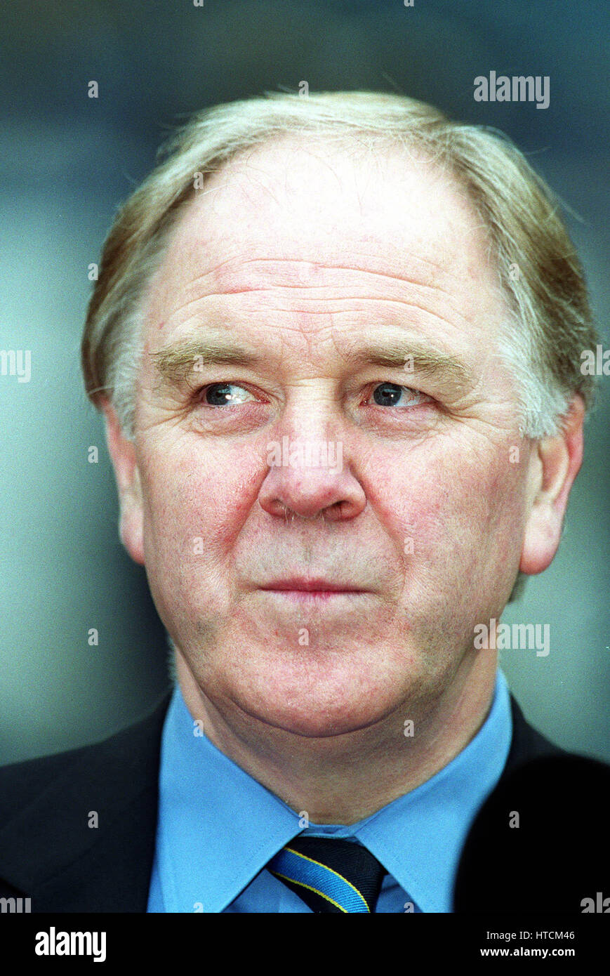 CRAIG BROWN SCOTLAND MANAGER 13 November 1999 Stock Photo - Alamy