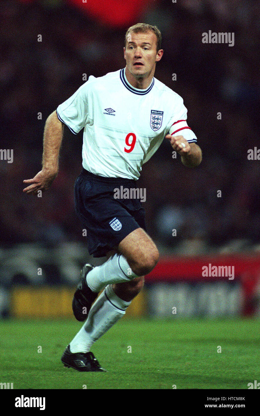 ALAN SHEARER ENGLAND & NEWCASTLE UNITED FC 17 November 1999 Stock Photo ...