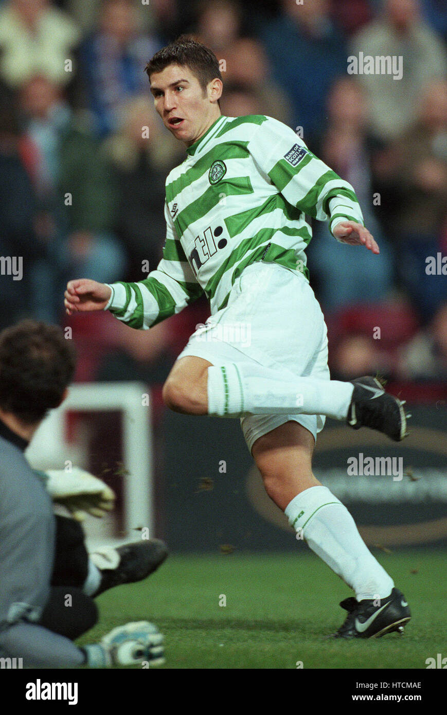 MARK BURCHILL GLASGOW CELTIC FC 20 November 1999 Stock Photo - Alamy