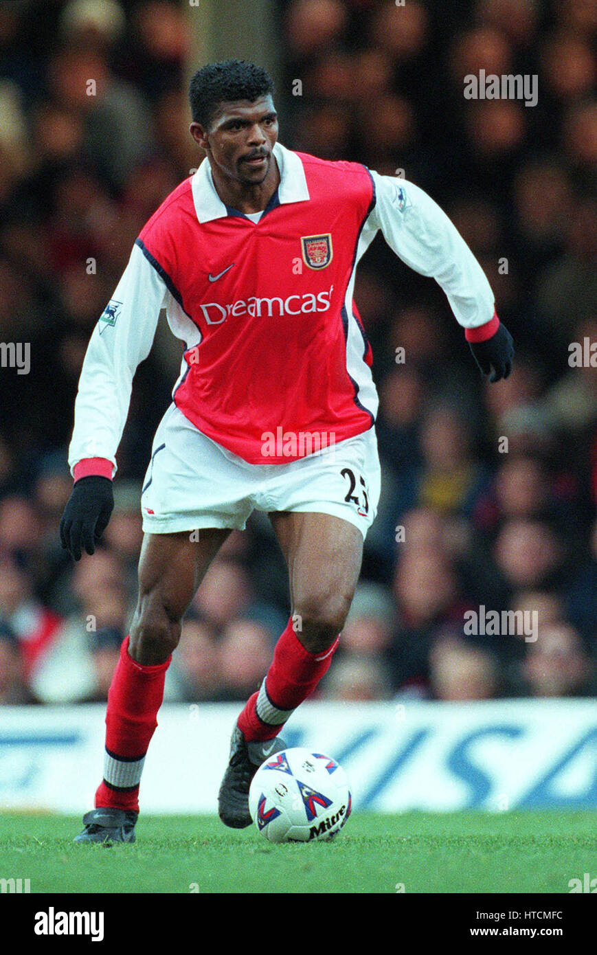 KANU ARSENAL FC 04 December 1999 Stock Photo - Alamy