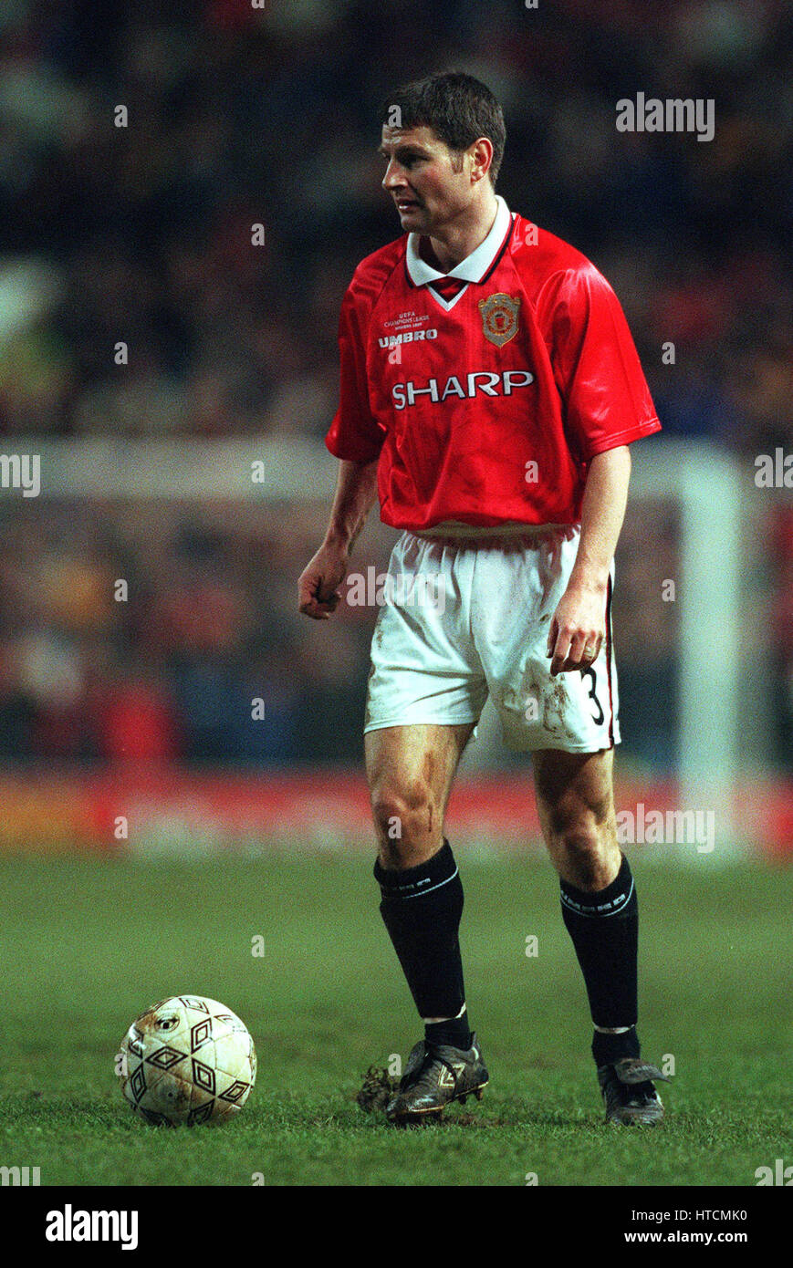DENIS IRWIN MANCHESTER UNITED FC 08 December 1999 Stock Photo - Alamy