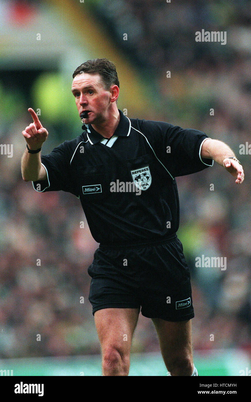 HUGH DALLAS REFEREE SCOTTISH PREM. LEAGUE 27 December 1999 Stock Photo ...