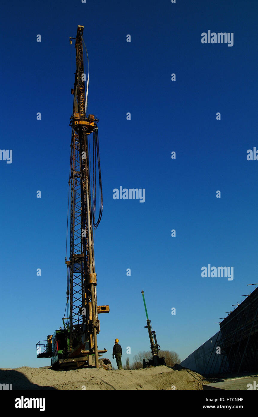 workers at work on site with caterpillar construction equipment Stock ...
