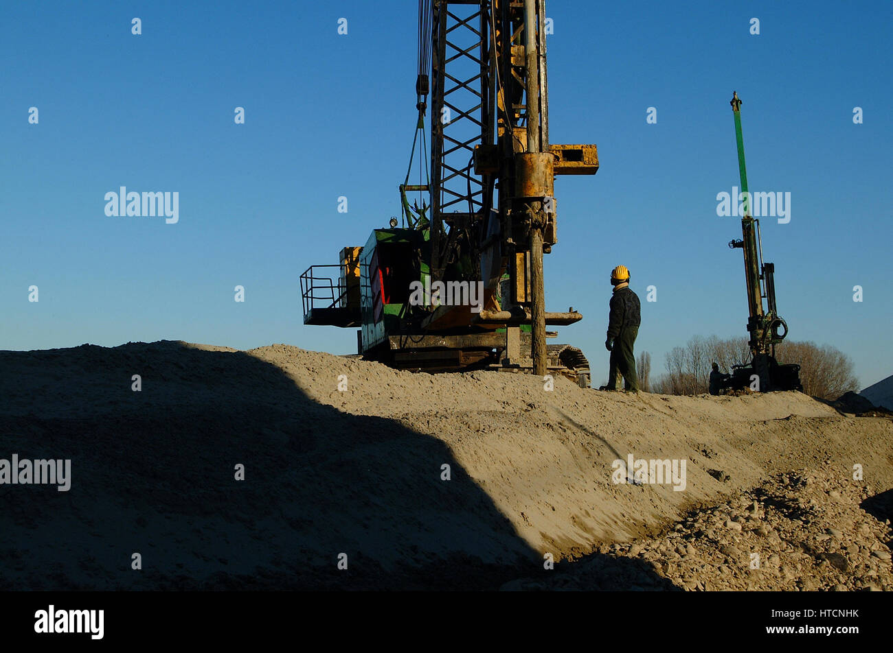 workers at work on site with caterpillar construction equipment Stock ...