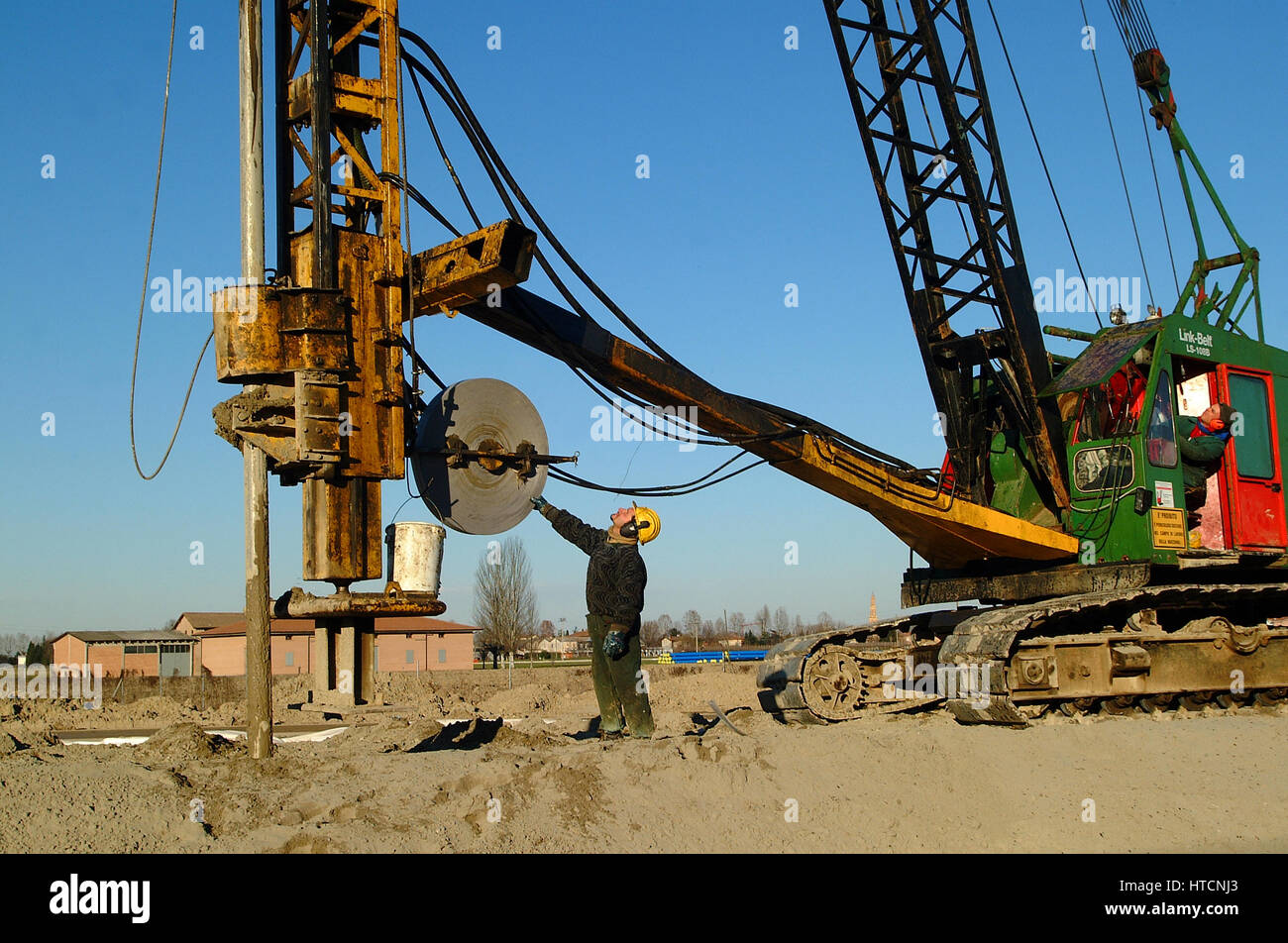 workers at work on site with caterpillar construction equipment Stock ...