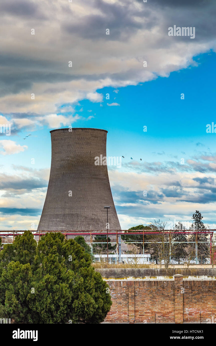 Construction large round brick building hi-res stock photography and ...