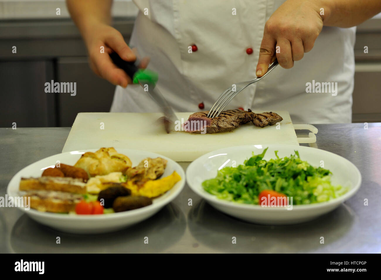 Italian Chef preparing organic food Stock Photo - Alamy