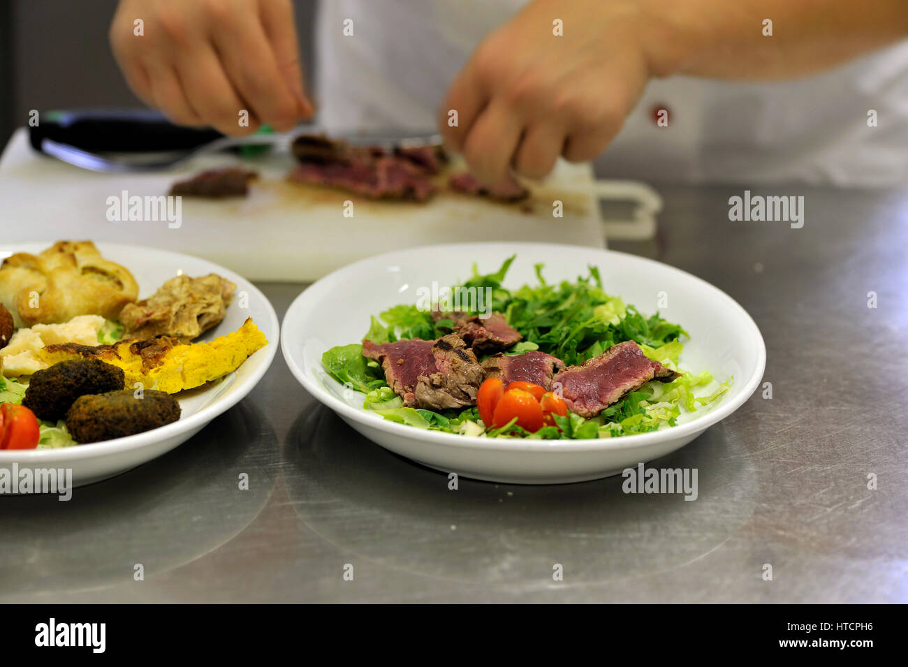 Italian Chef preparing organic food Stock Photo - Alamy