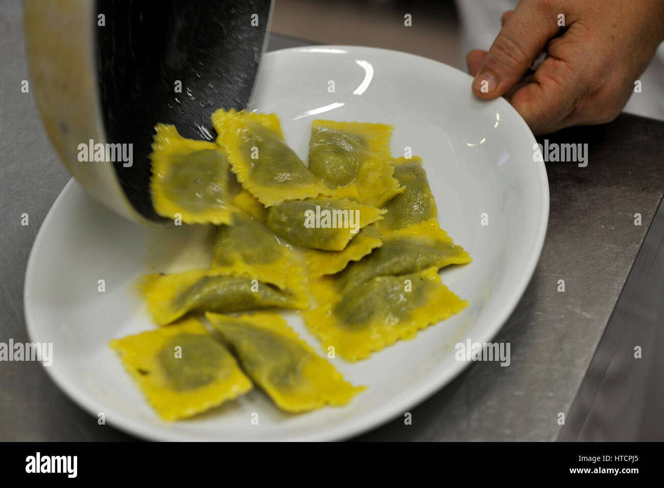 Tortellini serving hi-res stock photography and images - Alamy