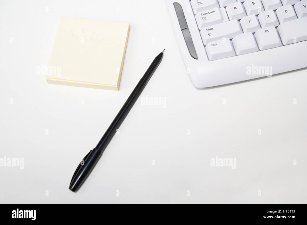 Note on desk Stock Photo - Alamy