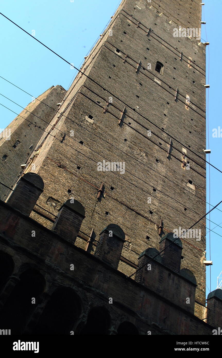 Asinelli Tower and Garisenda Tower Due Torri, Two Towers of Bologna ...