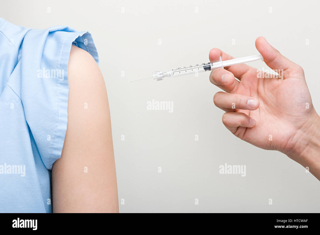 Patient having injection Stock Photo - Alamy
